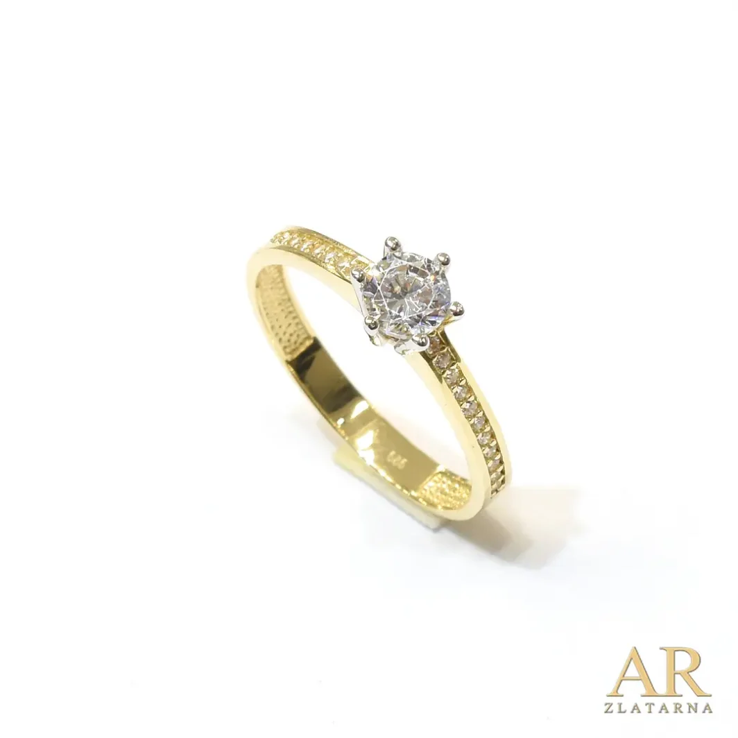 Zlatni zaručnički prsten sa cirkonima po obodu i u kruni - Zlatarna AR
